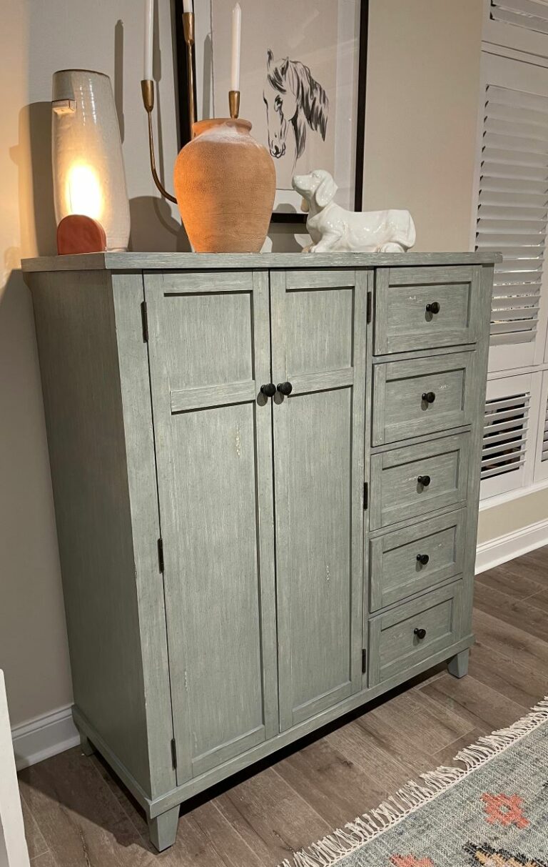 A look at Trisha Yearwood's 1st collection with Legacy Classic | Modern ...